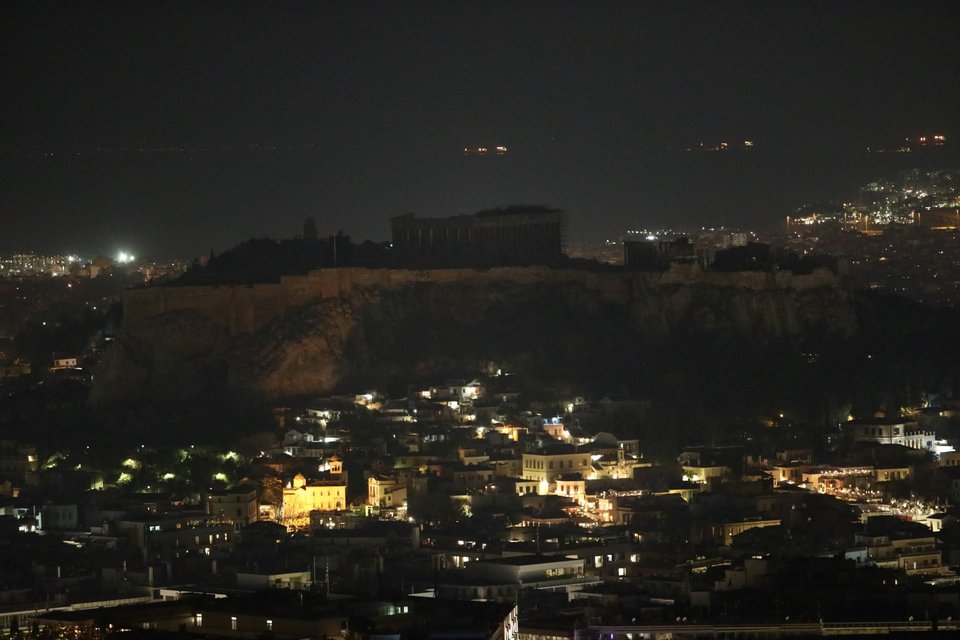 «Ωρα της γης»: Η στιγμή που σβήνουν τα φώτα σε εμβληματικά μνημεία σε ...