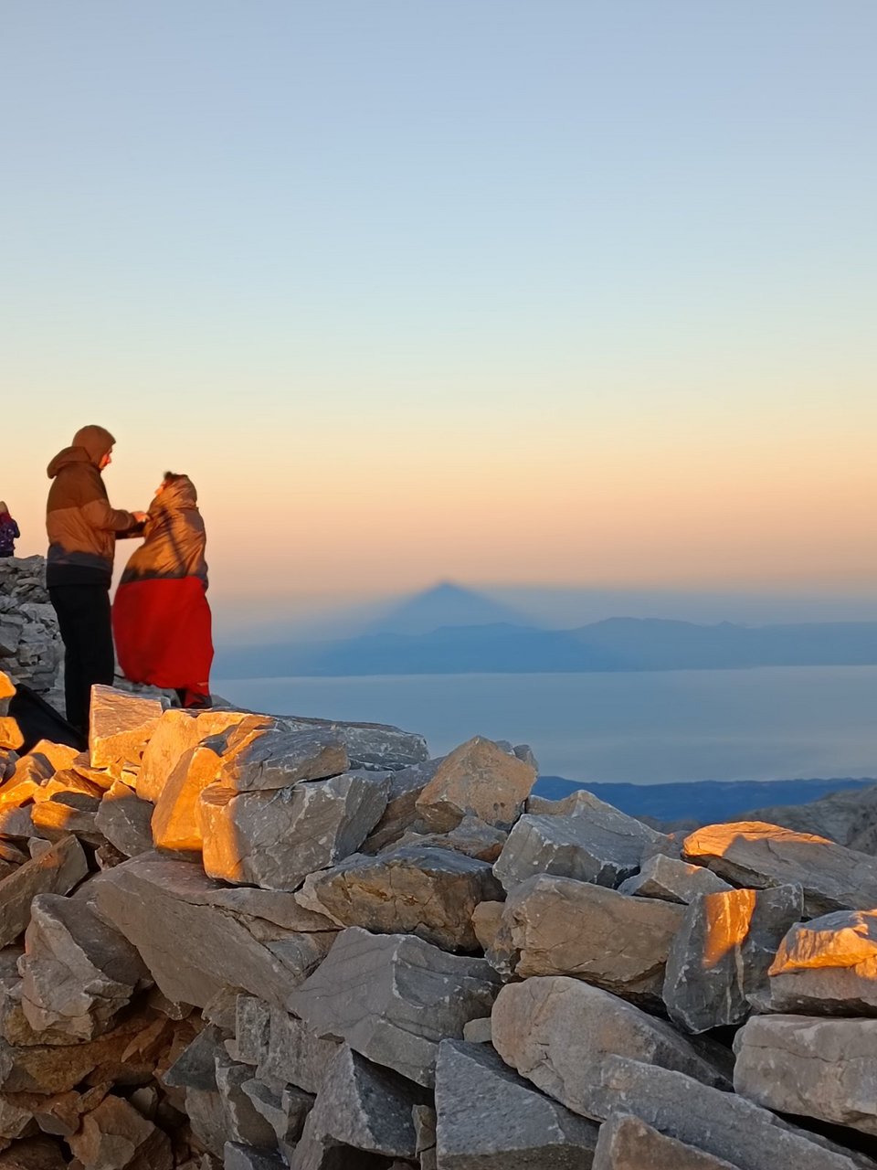 Νυχτερινή ανάβαση στον Ταΰγετο: Είδαμε το «φαινόμενο της πυραμίδας» στα ...