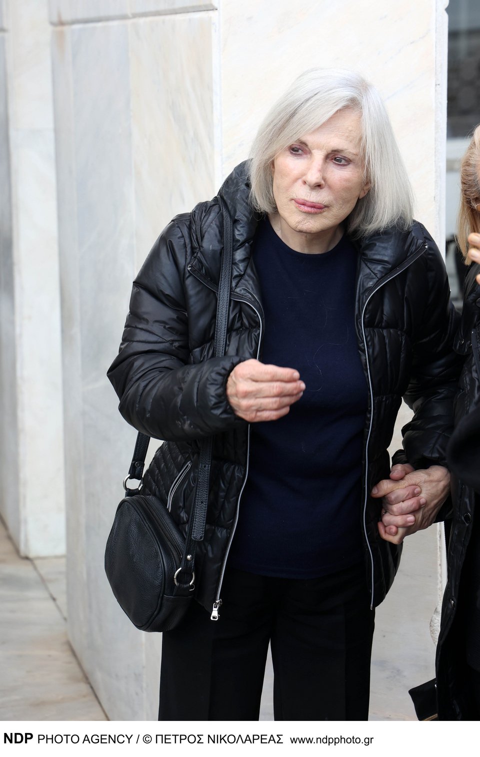 Κηδεύτηκε η Ρένα Κουμιώτη -Ποιοι πήγαν στο τελευταίο «αντίο» στο Α ...
