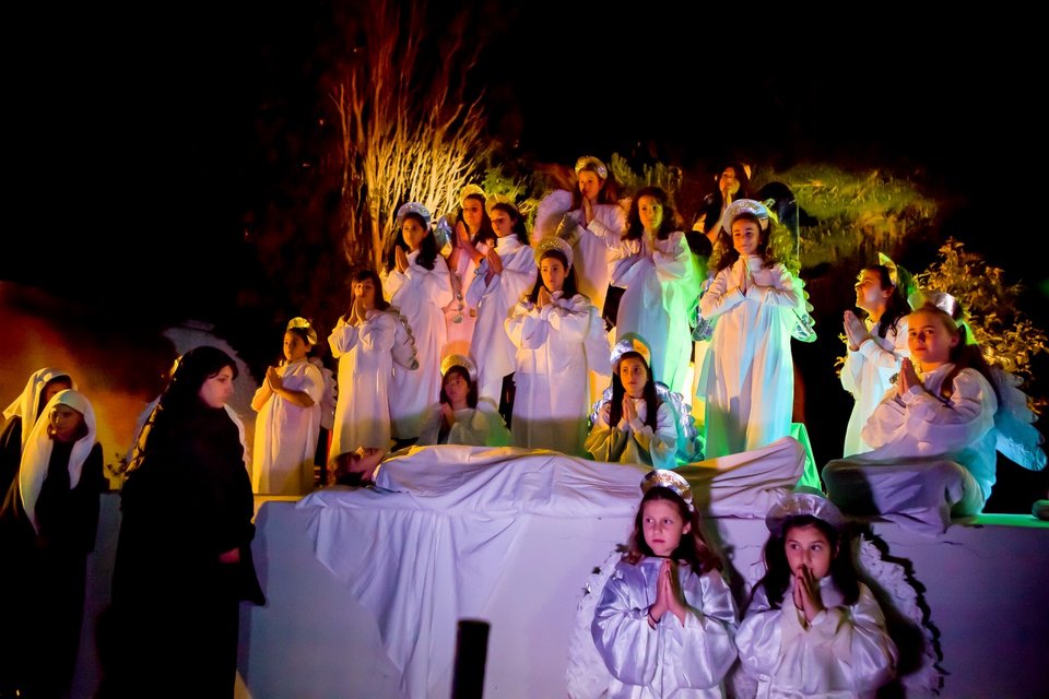 Εμπειρία το Πάσχα στην Πάρο: Εδώ γίνεται αναπαράσταση του Μυστικού ...