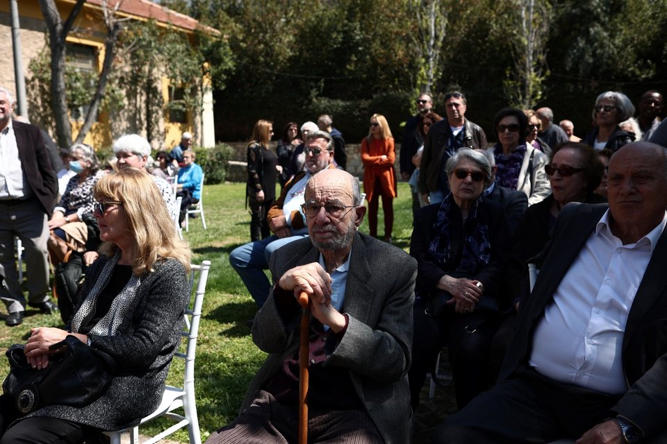 Τελέστηκε η πολιτική κηδεία της Μυρσίνης Ζορμπά -Ποιοι πήγαν [εικόνες ...