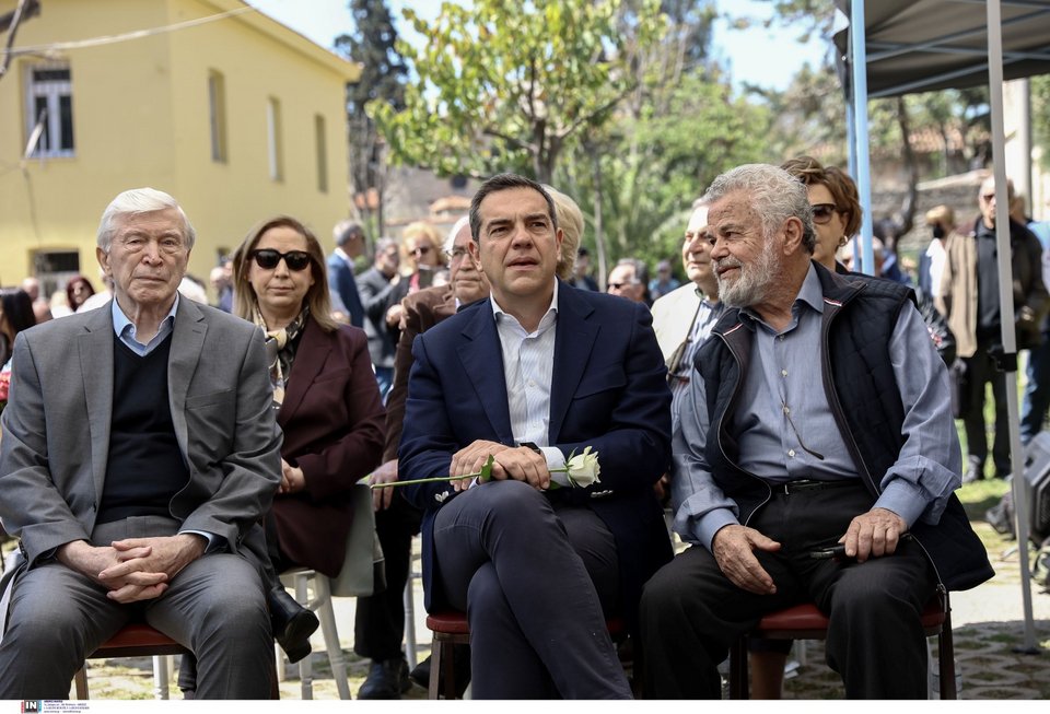 Τελέστηκε η πολιτική κηδεία της Μυρσίνης Ζορμπά -Ποιοι πήγαν [εικόνες ...