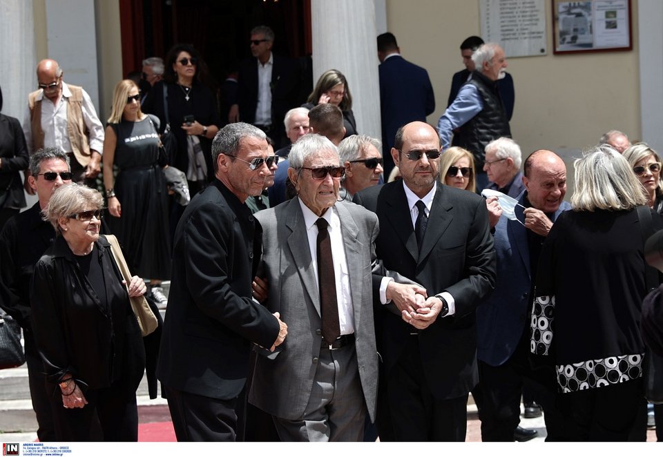 Κηδεύτηκε ο Γιάννης Βογιατζής -Ποιοι πήγαν στο τελευταίο «αντίο ...