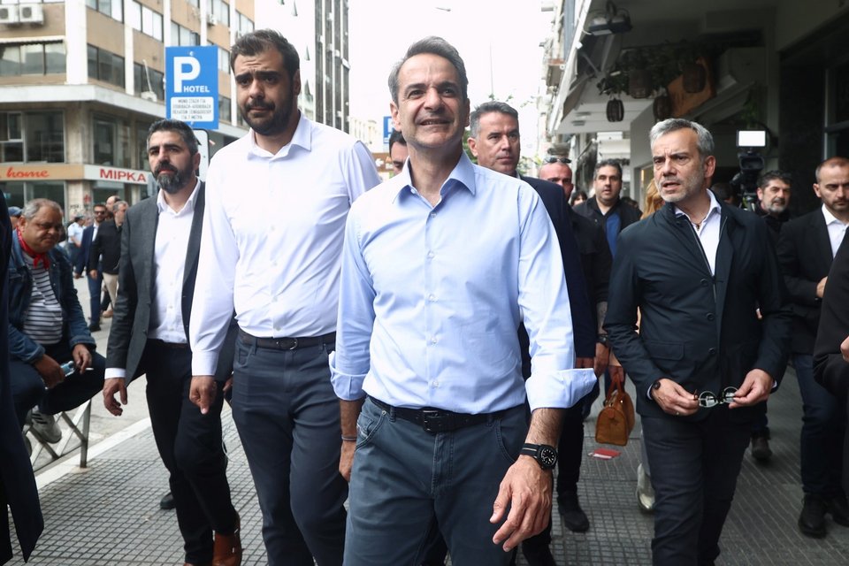 Βόλτα με selfies στο κέντρο της Θεσσαλονίκης για τον Μητσοτάκη -Oμιλία ...