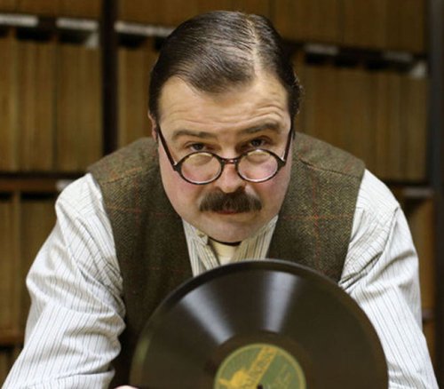 Ο Christopher King που έκανε διεθνή ωδή στα μοιρολόγια της Ηπείρου μιλά ...