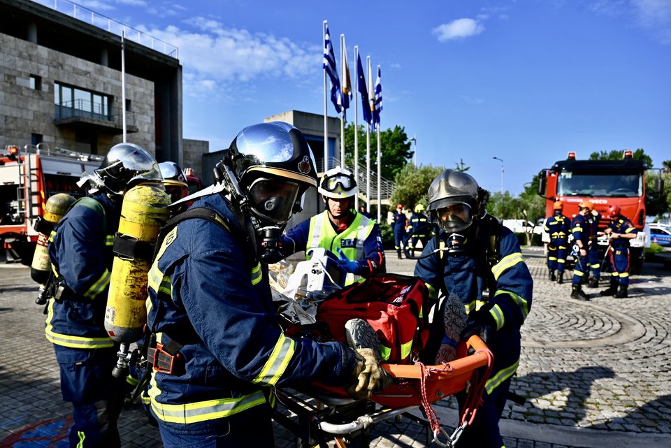 Θεσσαλονίκη: Άσκηση ετοιμότητας στο δημαρχείο με σενάριο μεγάλο σεισμό ...