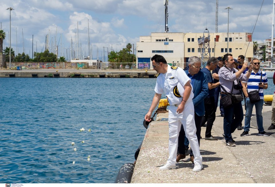 Συγκίνηση στο τρισάγιο στη μνήμη των θυμάτων του ναυαγίου στην Πύλο ...