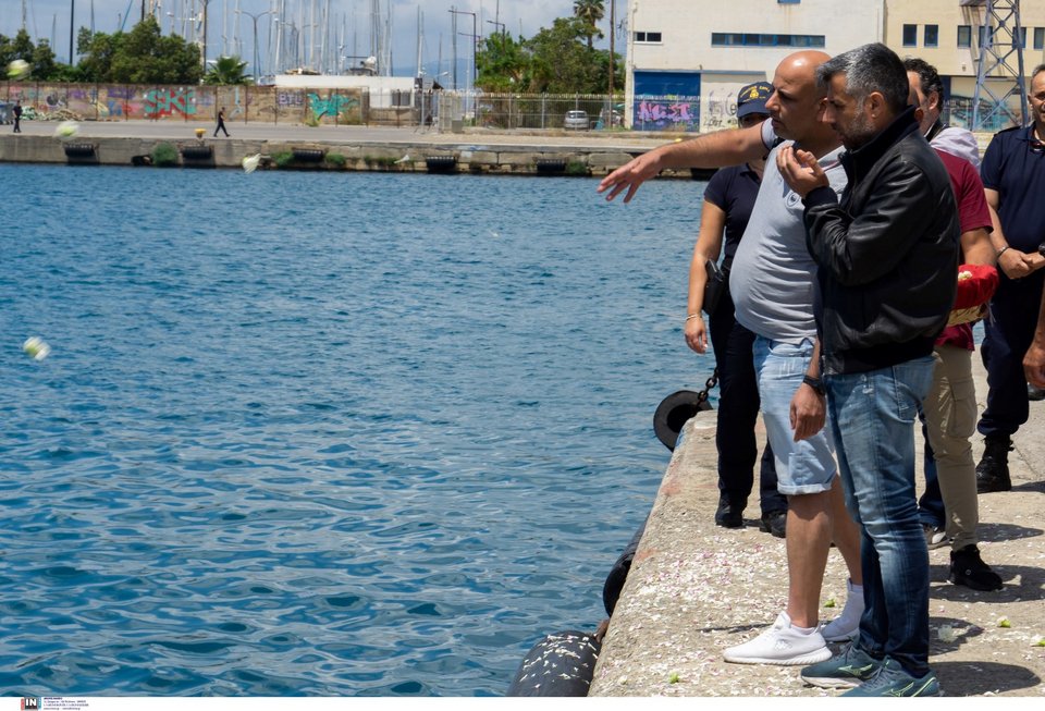 Συγκίνηση στο τρισάγιο στη μνήμη των θυμάτων του ναυαγίου στην Πύλο ...