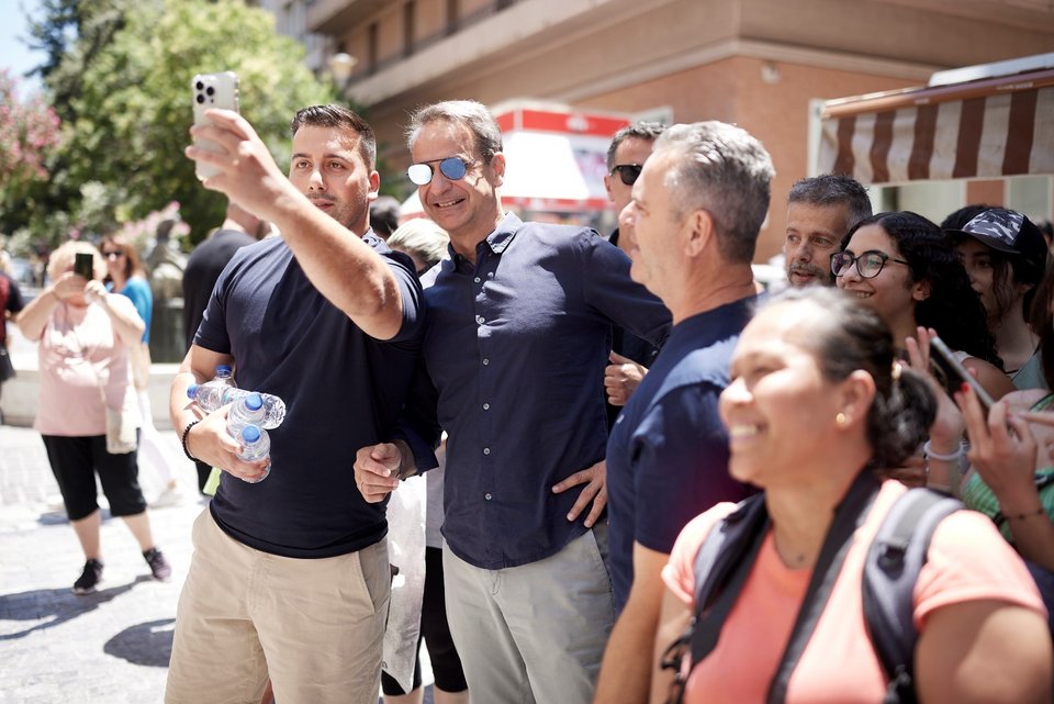 Μητσοτάκης σε δημοσιογράφους: «Από 5 ως 8 κόμματα μπορεί να μπουν στη ...