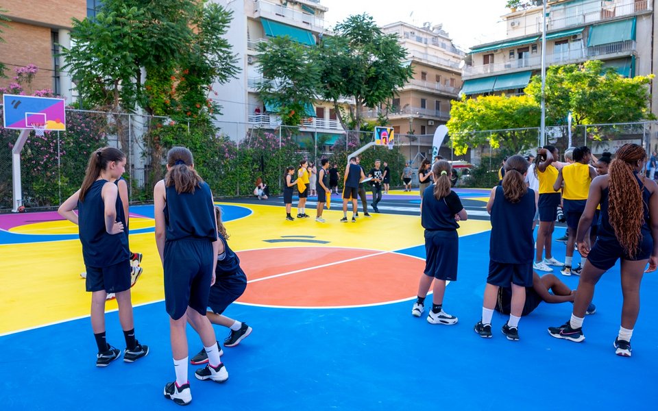 Δήμος Αθηναίων: Ανακαινίστηκαν πλήρως δύο ανοιχτά γήπεδα μπάσκετ ...