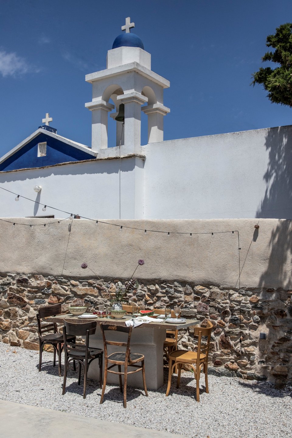 Μια παραδοσιακή κατοικία της Τήνου μετατρέπεται σε γκαλερί και κερνά ...