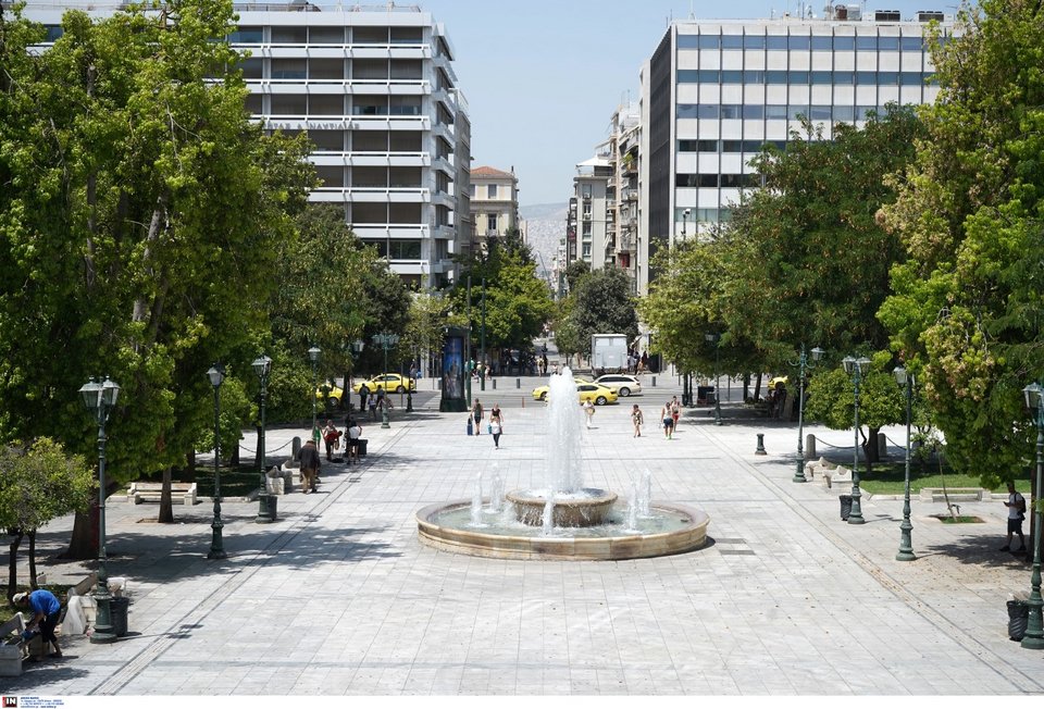 Ο καύσωνας ερήμωσε την πρωτεύουσα: Πρωτοφανείς εικόνες από το κέντρο ...