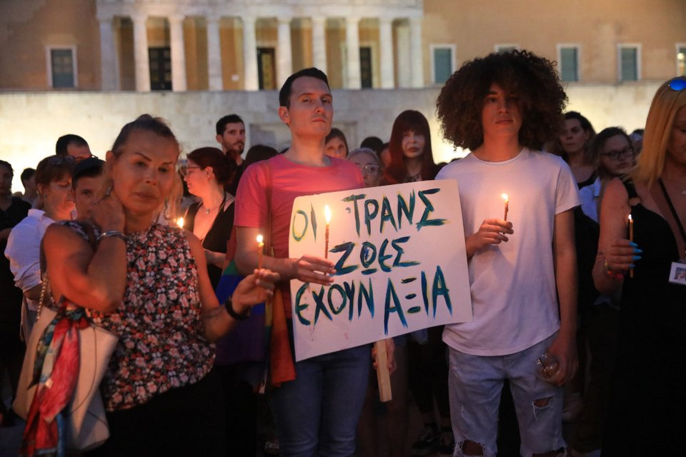 Συγκεντρώσεις σε Αθήνα και Θεσσαλονίκη για τη δολοφονία της τρανς ...