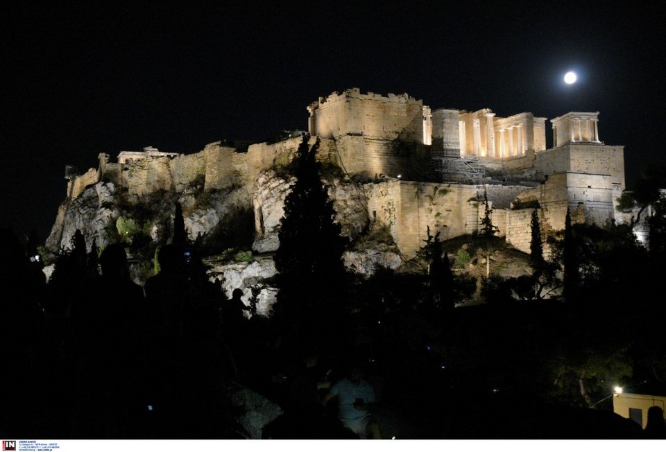 Μαγεία! Αφοπλιστικές φωτογραφίες από την «μπλε πανσέληνο» στην Ελλάδα ...