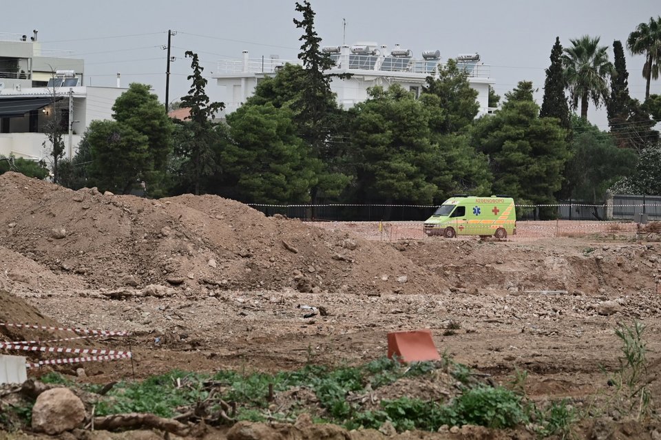 Κλειστή η Λεωφόρος Ποσειδώνος: Ξεκίνησε η επιχείρηση εξουδετέρωσης της ...