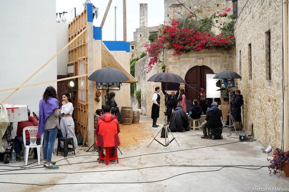 Το iefimerida στα γυρίσματα του «Καπετάν Μιχάλη»: Τα σκηνικά, οι σκηνές ...