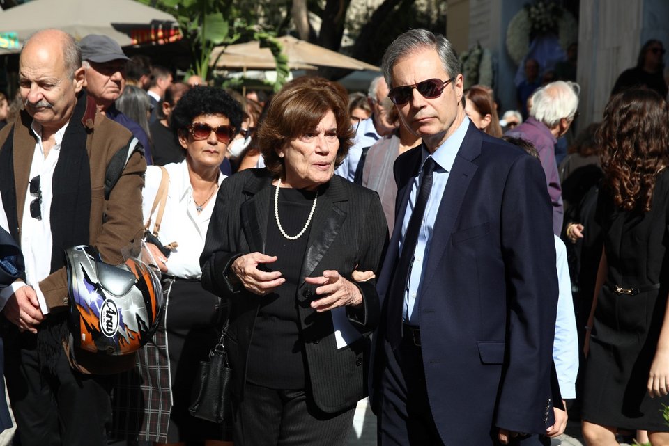 Πέτρος Θέμελης: Σε κλίμα συγκίνησης το τελευταίο αντίο στον σπουδαίο ...