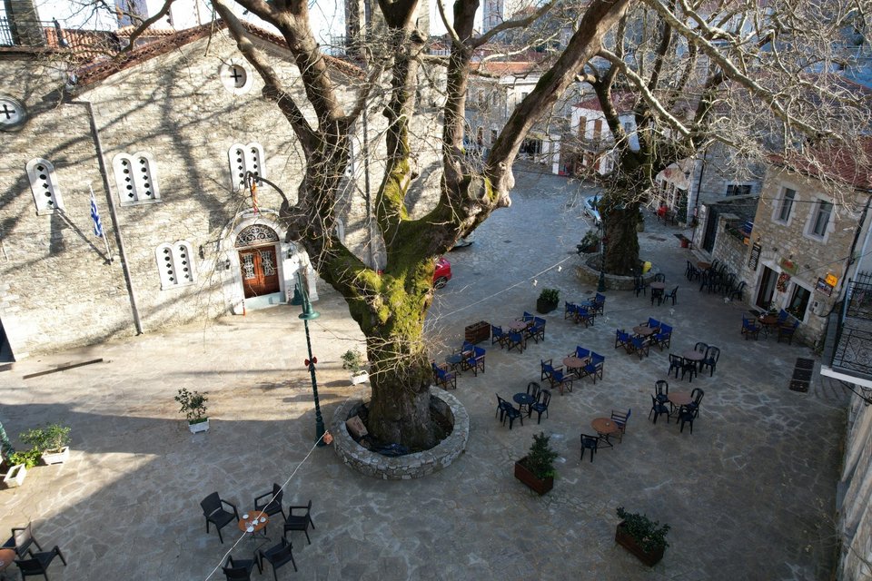 Τα 5 ορεινά χωριά της Ελλάδας με τις πιο όμορφες πλατείες -Γραφικές και ...