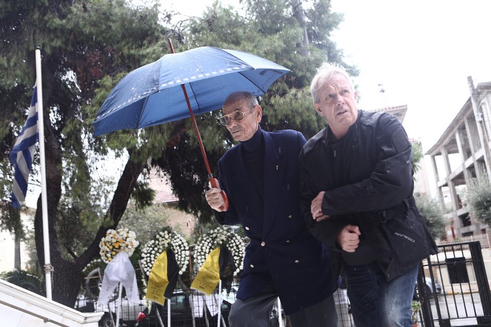 Σε λαϊκό προσκύνημα η σορός του Κώστα Νεστορίδη, πλάι στο γήπεδο της ...