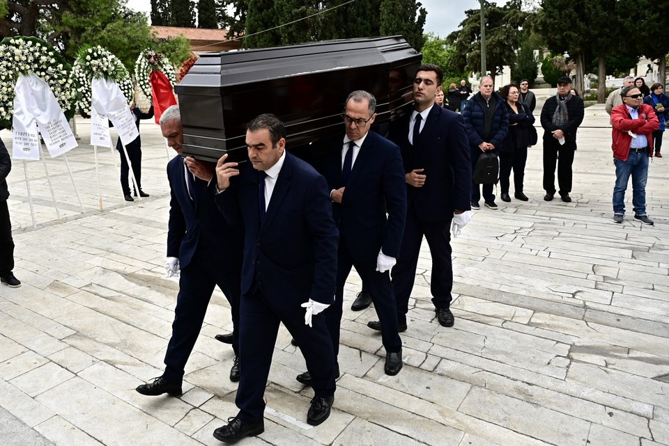 Τελευταίο αντίο στον Γιώργο Μιχαλακόπουλο, υποκλίθηκε το ελληνικό ...