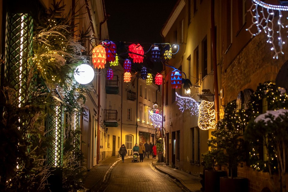 «Μύρισε» Χριστούγεννα στον κόσμο: Εντυπωσιακοί στολισμοί -Δείτε εικόνες ...