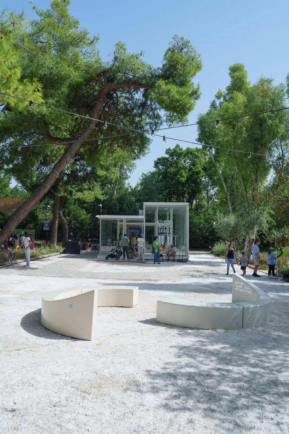 Athens Book Space: Δεκέμβριος στο γυάλινο στέκι του Πάρκου Ελευθερίας ...