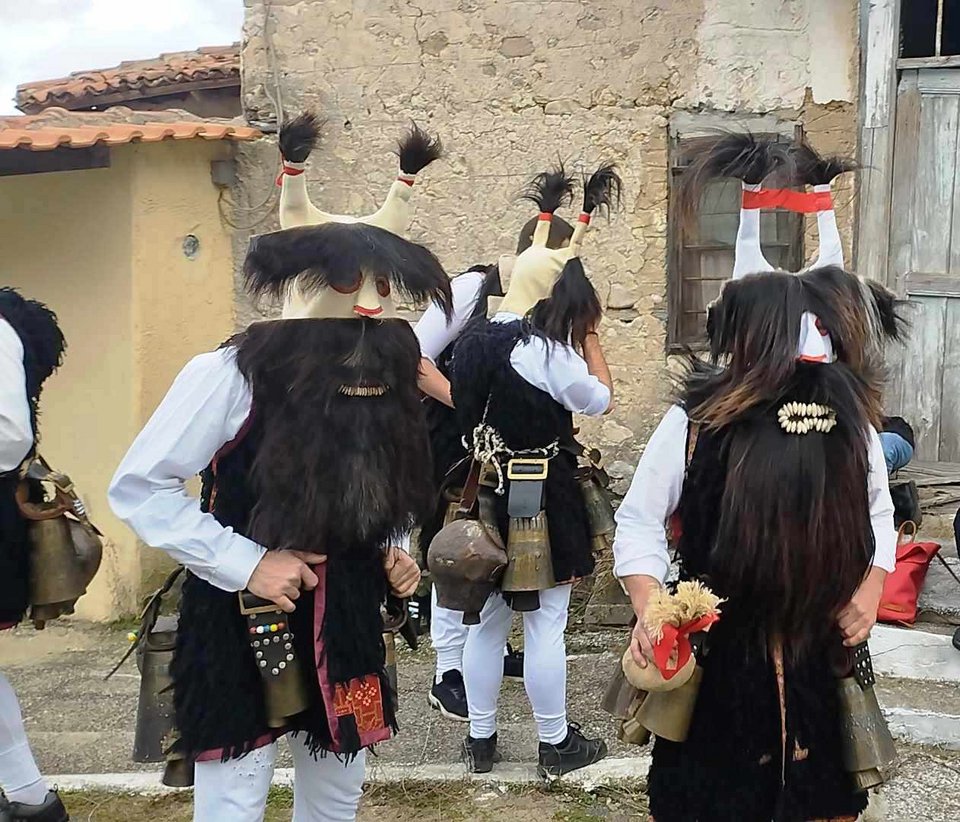 Αναβίωσαν και φέτος τα Μπαμπούγερα: Το έθιμο που μπήκε στον Κατάλογο ...