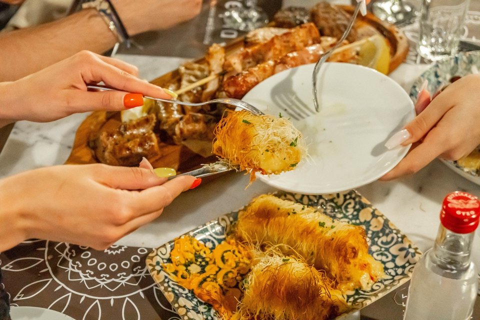 8+1 παρεΐστικα μεζεδοπωλεία σε Αθήνα και Πειραιά -Για λαχταριστά ...