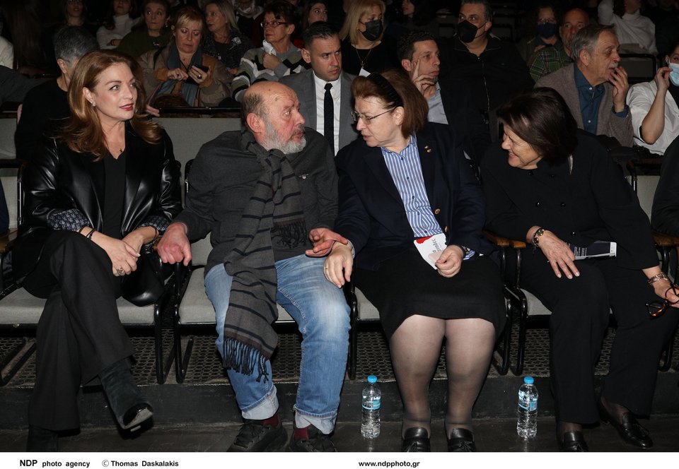 Συγκίνηση στην πρεμιέρα του θεάτρου Τέχνης, 37 χρόνια από τον θάνατο ...