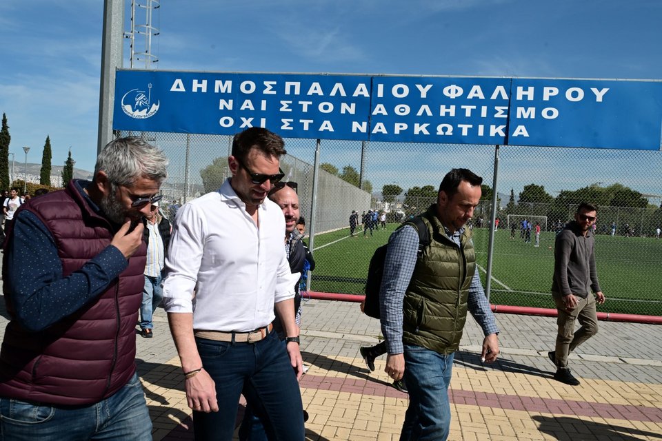 Ο Κασσελάκης έπαιξε πινγκ πονγκ, μπάντμιντον και μπάλα -Στο πανελλήνιο ...