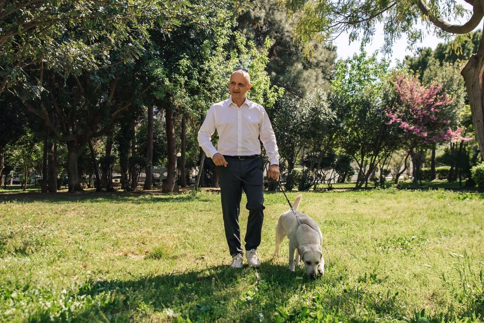 Η Gas, η σκυλίτσα που υιοθέτησε η Coral Gas, μεγάλωσε και γίνεται τα ...