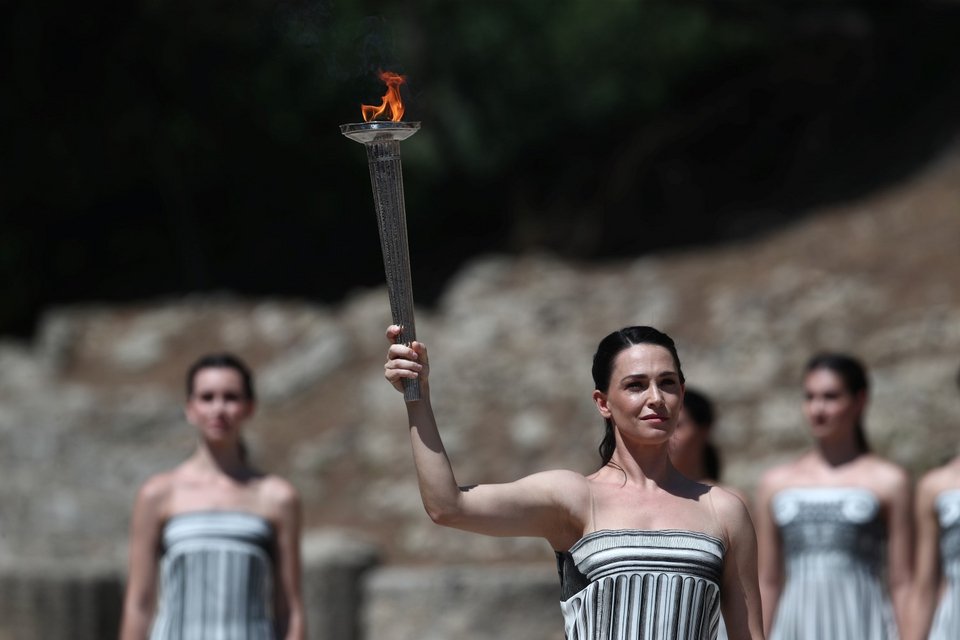 Ολυμπιακή Φλόγα: Εντυπωσιακές εικόνες από την Αρχαία Ολυμπία στη γενική ...