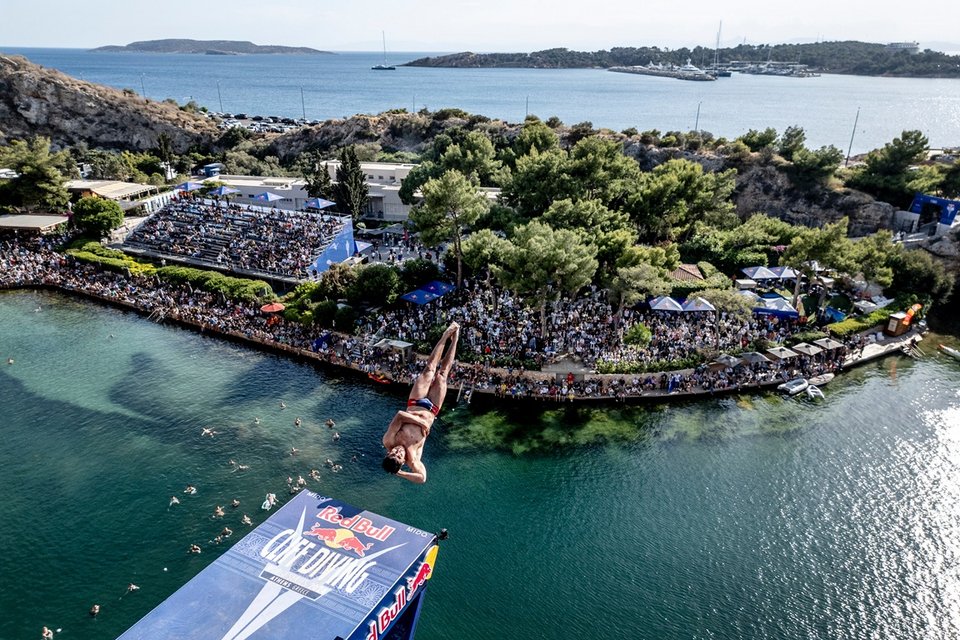 Red Bull Cliff Diving: Αθλητικό υπερθέαμα στην ειδυλλιακή Λίμνη ...