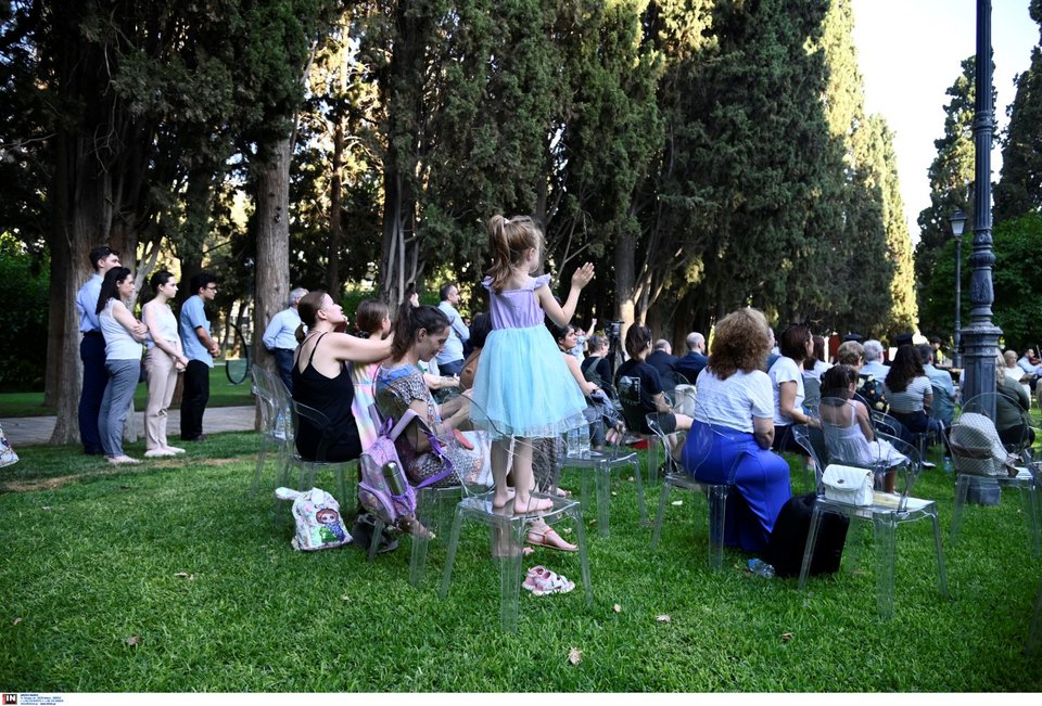 Μουσικό πρόγραμμα «Η Ελλάδα τραγουδάει», στον κήπο του Προεδρικού ...