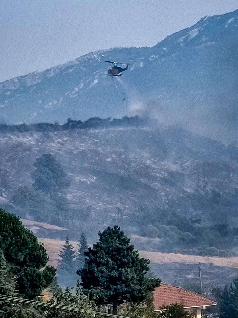 Φωτιά στην Καλαμπάκα: «Μάχη για να σωθεί το Ορθοβούνι», λέει ο δήμαρχος ...