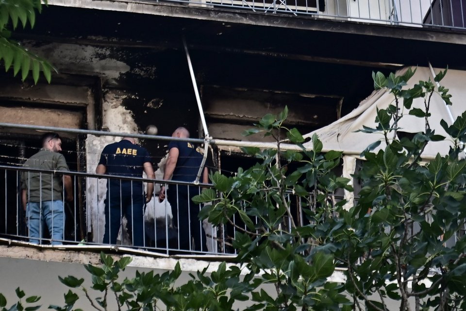 Αυτοψία πραγματογνωμόνων στο διαμέρισμα του Πέτρου Φιλιππίδη μετά την ...