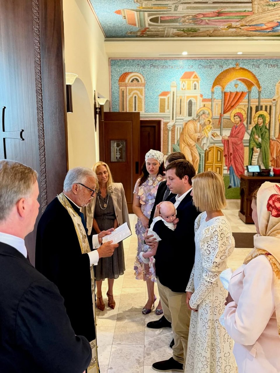 Η Μαρία Ολυμπία έγινε νονά γόνου δυναστείας στα Χάμπτονς -Το κομψό λουκ ...