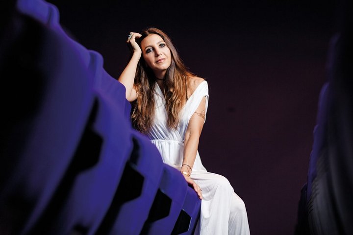 Η Μαρία Ελένη Λυκουρέζου έγινε σκηνοθέτης - Μια παράσταση-έκπληξη ...