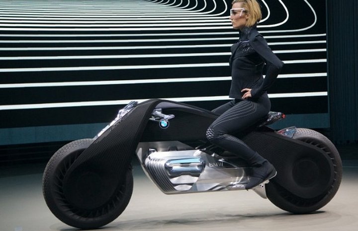 Η νέα ανατρεπτική μηχανή της BMW – Στέκεται μόνη της και είναι ...