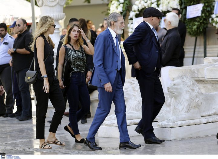 Το τελευταίο αντίο στον Σωκράτη Κόκκαλη τζούνιορ -Βουβός θρήνος στην ...