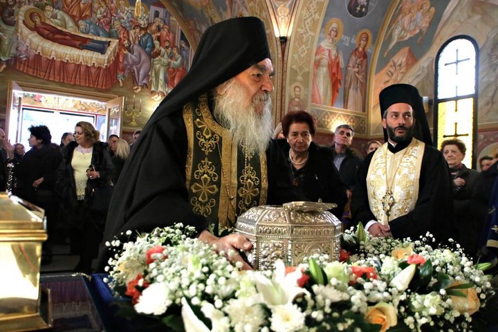 Η μεγαλοπρεπής άφιξη της Ιερής Κάρας του Αγ. Παντελεήμονος του ...