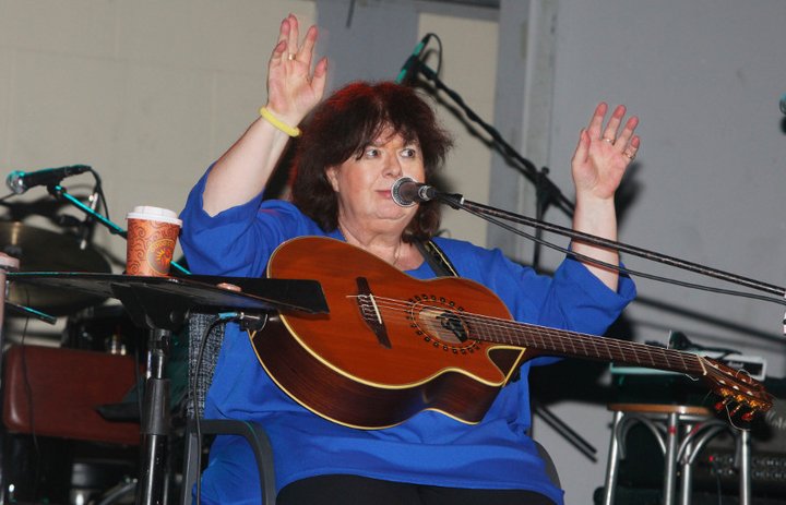 Αρλέτα: Η μουσική πορεία στις μπουάτ, η λογοκρισία και η αρχή του ...