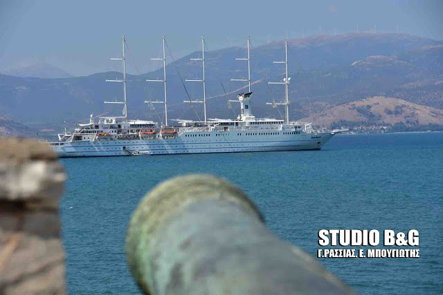 Εντυπωσιακές εικόνες: Στο Ναύπλιο το μεγαλύτερο ιστιοφόρο ...