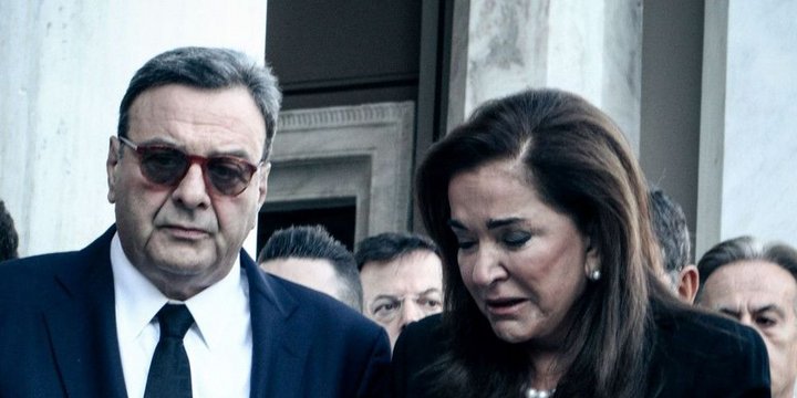 Λιποθύμησε ο Ισίδωρος Κούβελος έξω από την Μητρόπολη [εικόνα&βίντεο ...