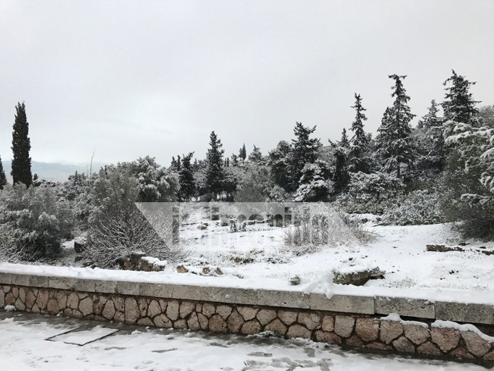 Μοναδικές εικόνες: Η χιονισμένη Ακρόπολη, η κατάλευκη Διονυσίου ...
