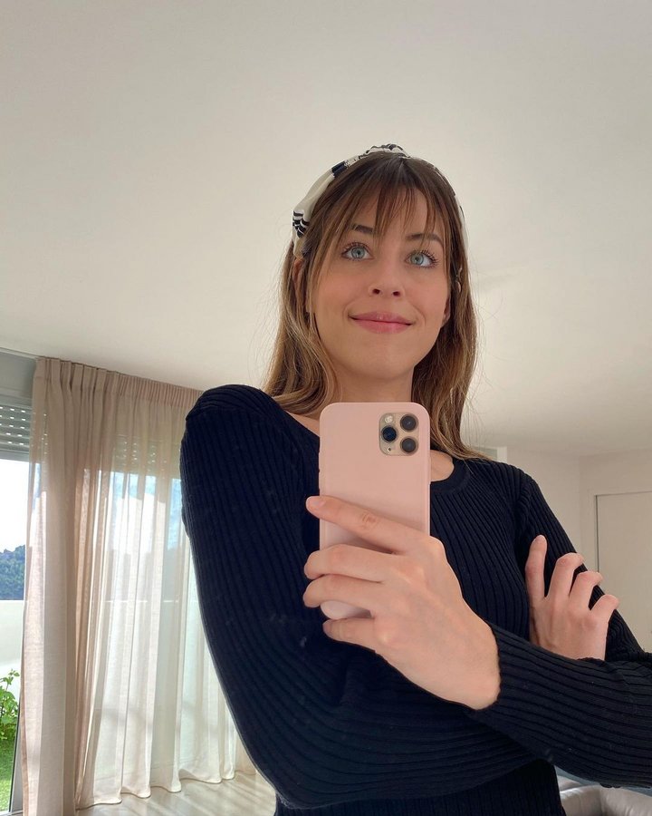 Μέσα στο μοδάτο σπίτι της Demy: Νεανικό, με όμορφη διακόσμηση και έναν καταπράσινο κήπο [εικόνες ...