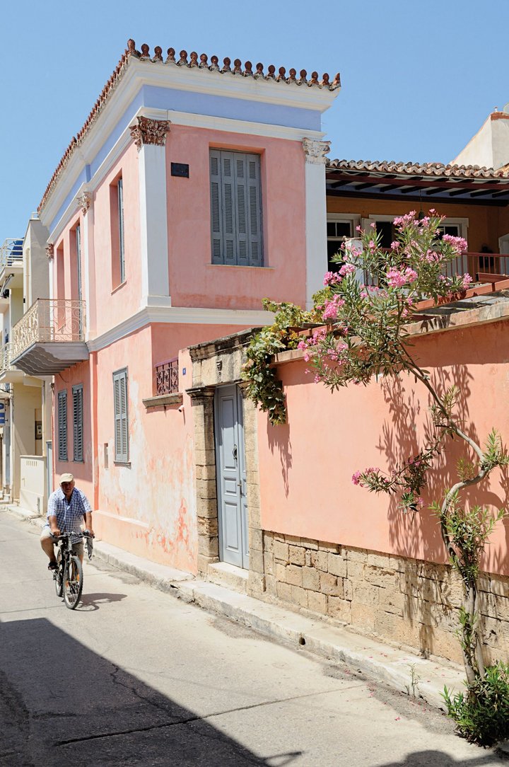 Τα απίστευτα σπίτια των καλλιτεχνών στην Αίγινα -Ονειρικά νεοκλασικά ...