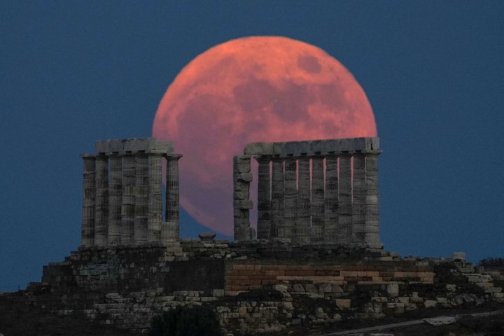 Φεγγάρι της Φράουλας: Η τελευταία υπερπανσέληνος του 2021 μαγεία στον ...