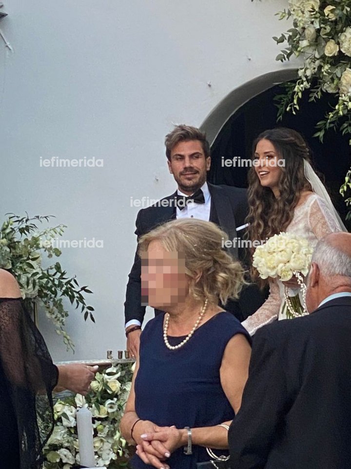 Ο Ακης Πετρετζίκης παντρεύτηκε! Με ρομαντικό νυφικό η Κωνσταντίνα, ο ...