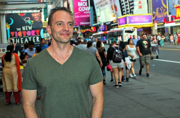 Gene Gillette: O ηθοποιός του Broadway και του Netflix έρχεται από τη ...